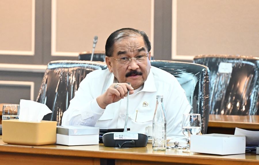 Komisi XIII DPR: Dampak Musibah Banjir, Antrean Panjang BBM di Sumbar ...